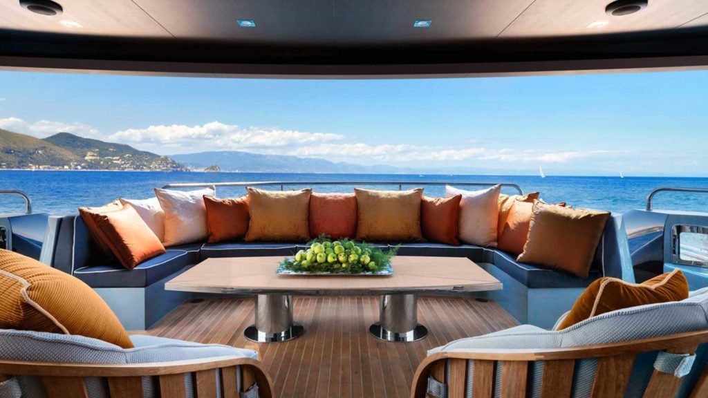 Boat staging : Sell faster at a better price, pay later - LiveYacht by ...